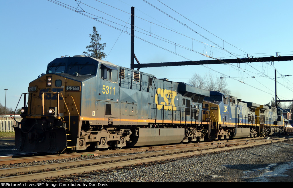 CSX ES40DC 5311 leads Q034-18